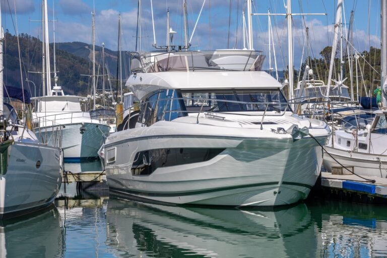Launches $200k + Archives - New Zealand Boat Sales