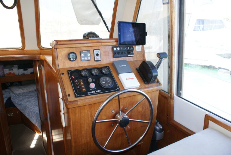 ROARING MEG: Well Maintained 39ft Warwick Cruising Launch