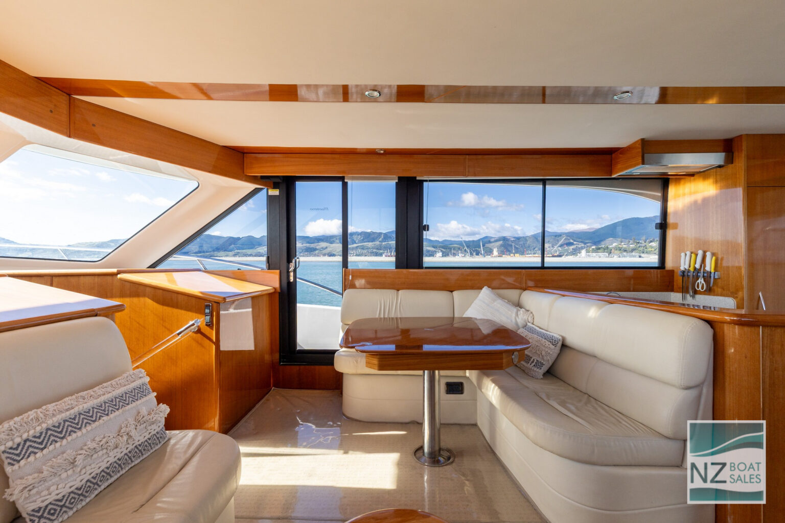BLUE FINN: Maritimo M52 Sky Lounge - NZ Boat Sales