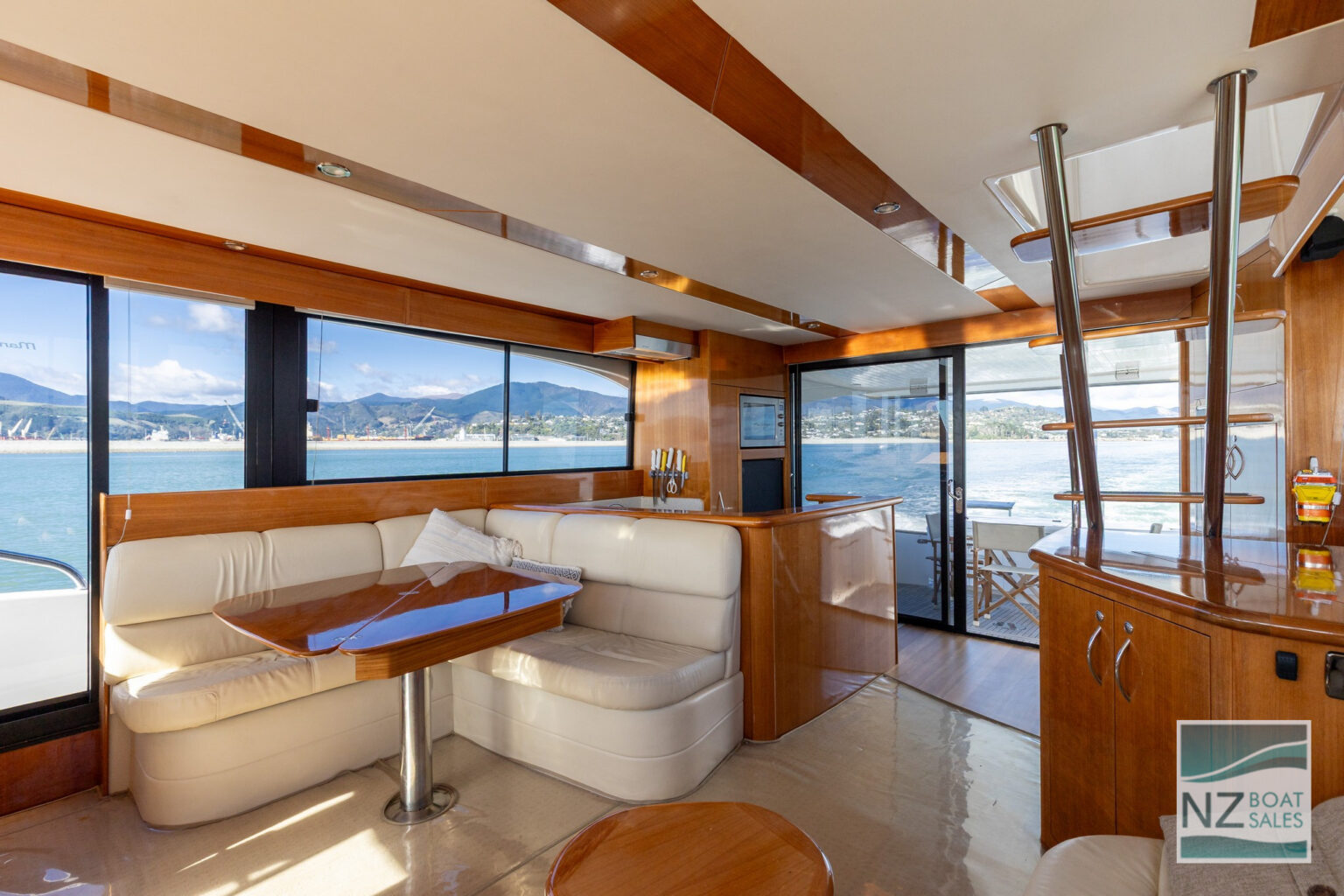 BLUE FINN: Maritimo M52 Sky Lounge - NZ Boat Sales