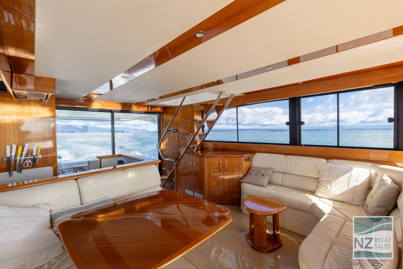 BLUE FINN: Maritimo M52 Sky Lounge - NZ Boat Sales