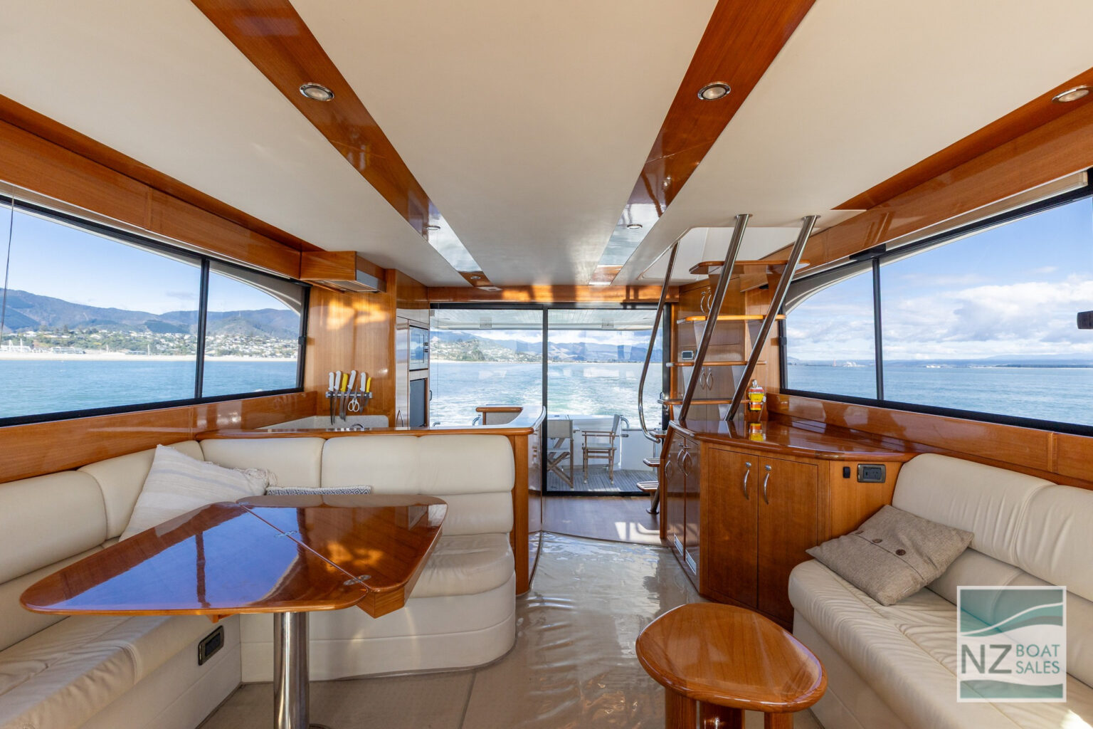 BLUE FINN: Maritimo M52 Sky Lounge - NZ Boat Sales