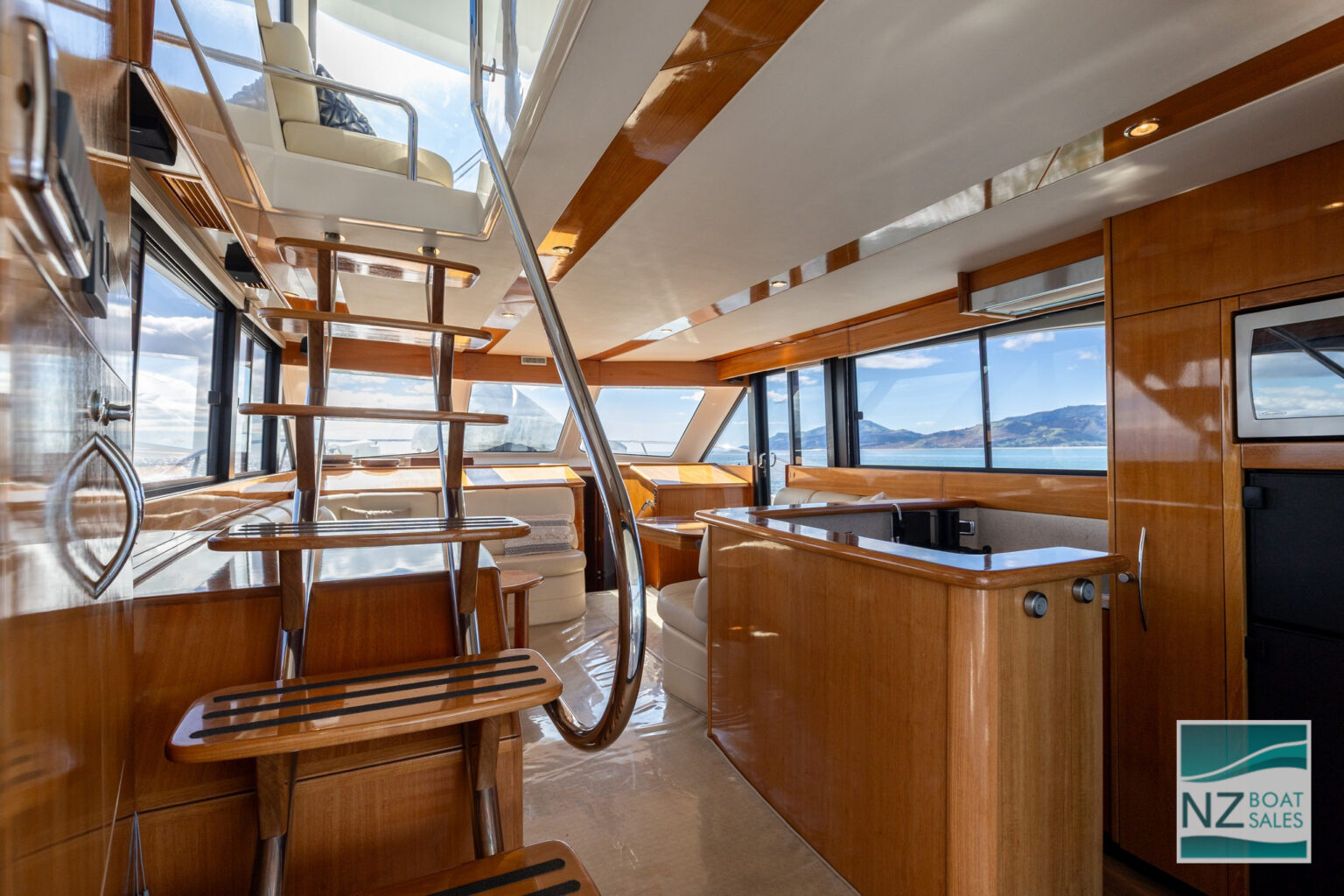 BLUE FINN: Maritimo M52 Sky Lounge - NZ Boat Sales