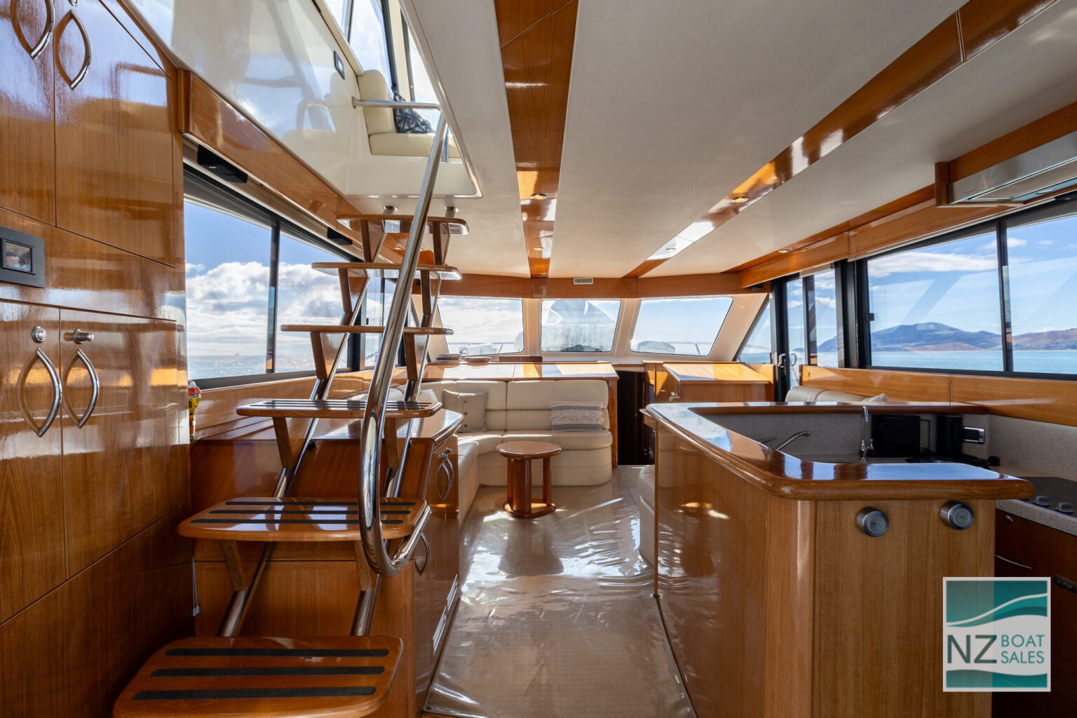 BLUE FINN: Maritimo M52 Sky Lounge - NZ Boat Sales