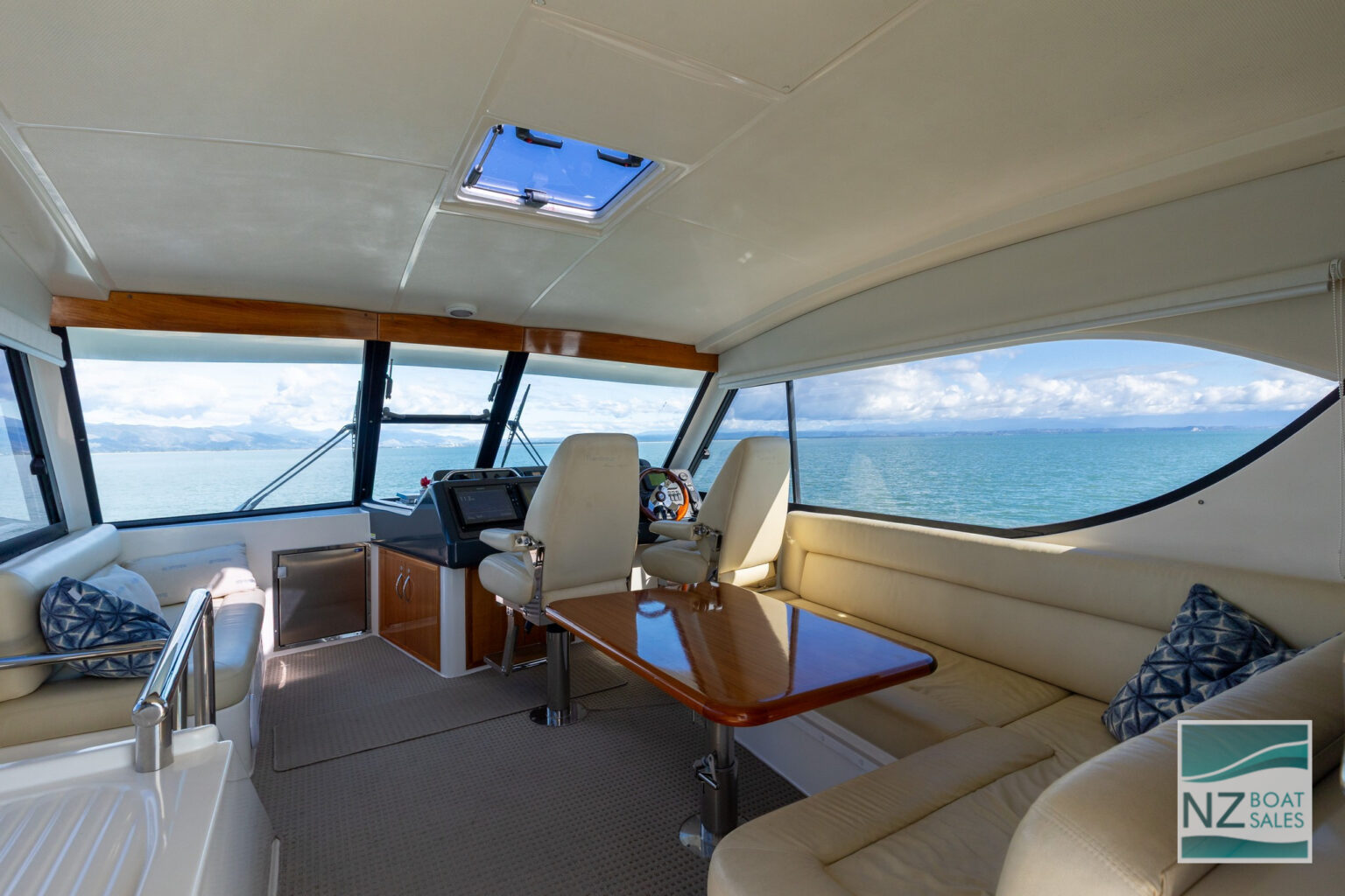 BLUE FINN: Maritimo M52 Sky Lounge - NZ Boat Sales