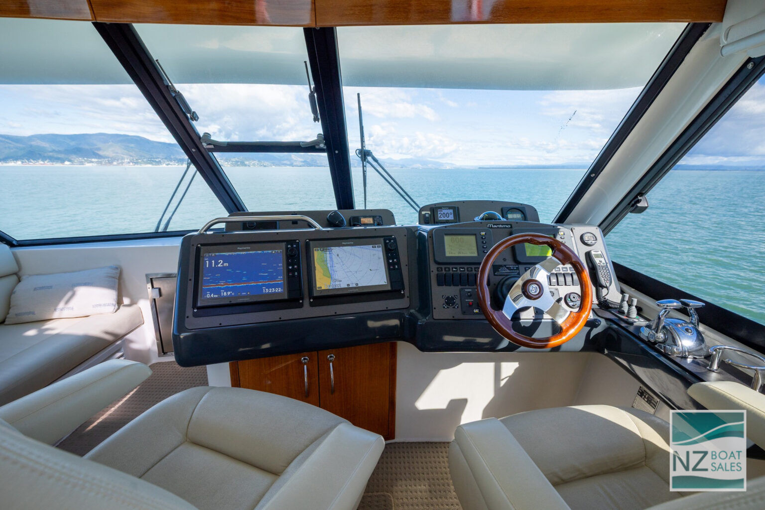 BLUE FINN: Maritimo M52 Sky Lounge - NZ Boat Sales