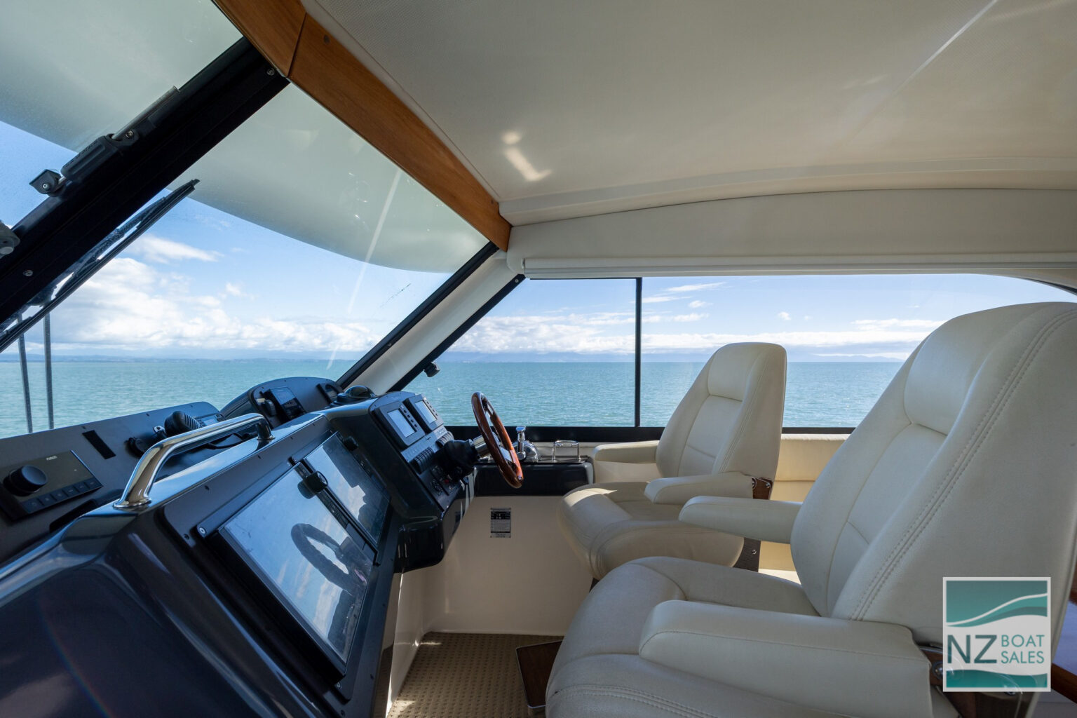 BLUE FINN: Maritimo M52 Sky Lounge - NZ Boat Sales