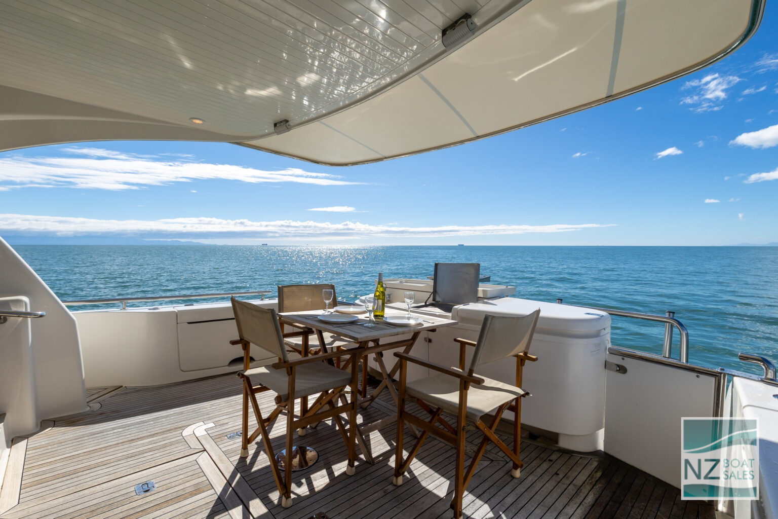 BLUE FINN: Maritimo M52 Sky Lounge - NZ Boat Sales
