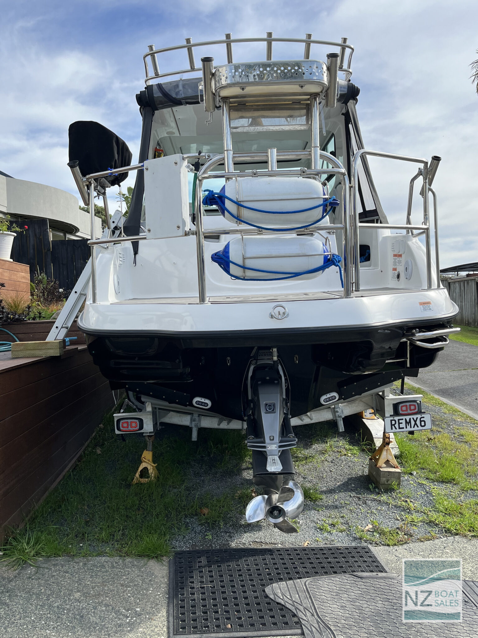Gadget: Whittley CR 2800 fast power cruiser on trailer - NZ Boat Sales
