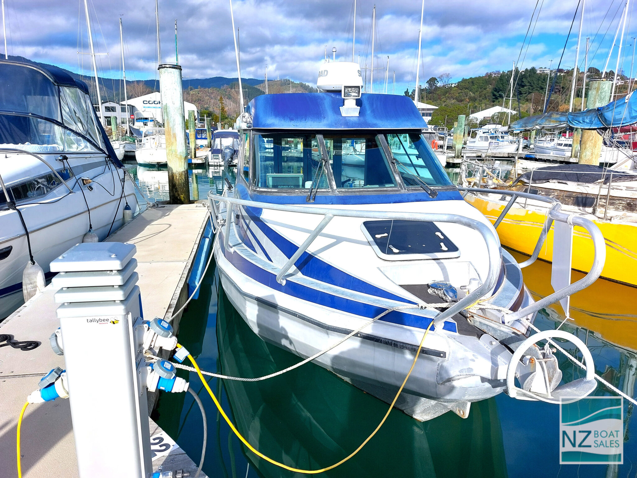 OCEAN PIPER: 2014 8.9m Aqualite Hard Top Launch - NZ Boat Sales