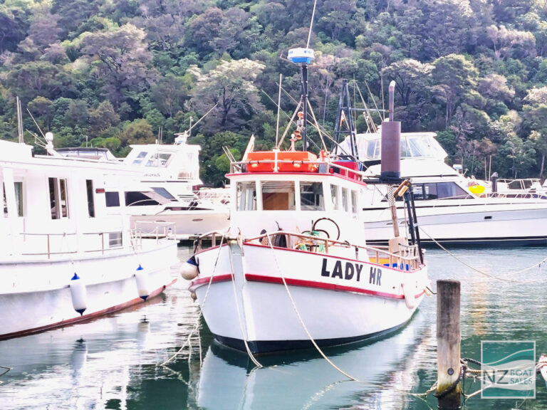 LADY HR: tidy, simple 31ft kauri fishing boat - NZ Boat Sales