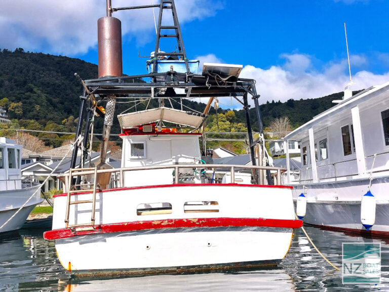 LADY HR: tidy, simple 31ft kauri fishing boat