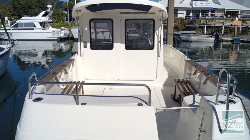 Arrow: Solid Arvor 250AS – Ideal for Fishing and Cruising - NZ Boat Sales